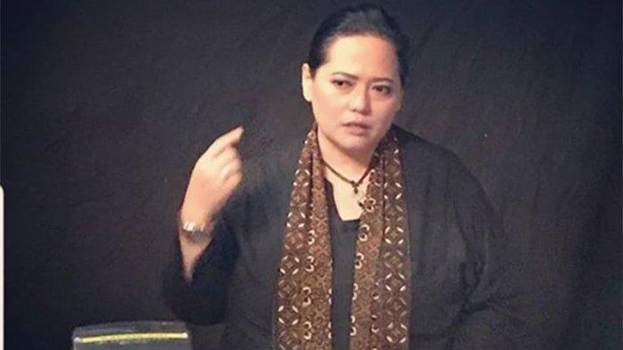 Chika Jessica dan Feni Rose Diperingatkan Mbak You saat Ziarah ke Makam ...