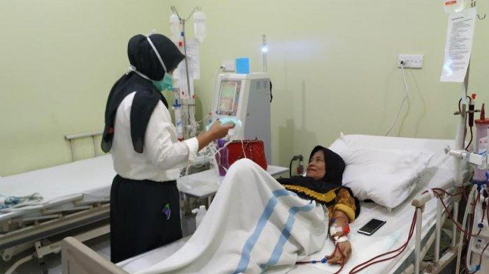 Ratusan Masyarakat Terserang ISPA RSUD Bagikan Masker untuk Pasien dan ...