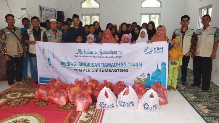 Pegawai PLN Berbagi Kebahagiaan dengan Anak Yatim dan Dhuafa di Bulan Ramadhan - Tribunpekanbaru.com