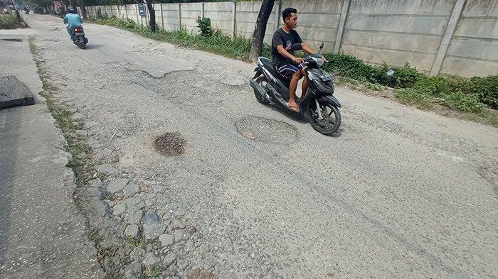 FOTO : Jalan Karya Indah Pekanbaru Rusak, Kerap Dikeluhkan Pengendara - Tribunpekanbaru.com