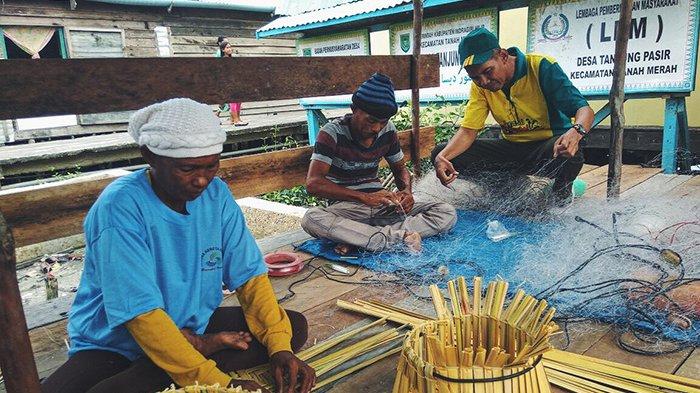 Jaring Belat, Alat Tangkap Ikan Tradisional Suku Duanu, Pertahankan ...