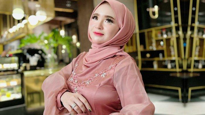 Perilaku Istri Menurut Islam, Ciri-ciri Istri Sholehah dan Arti Istri ...