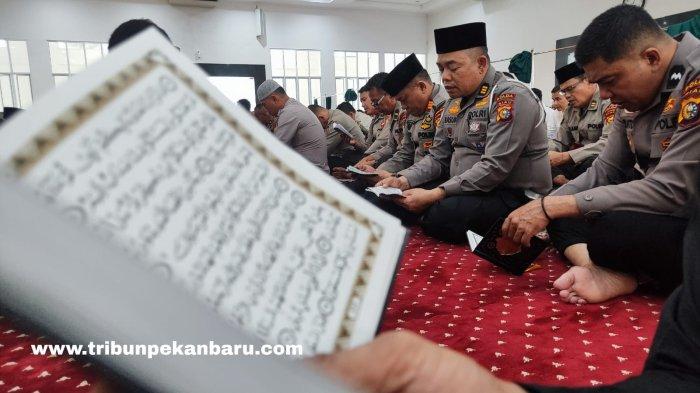 Foto : Polda Riau Gelar Doa Bersama Untuk Pilkada Damai - Tribunpekanbaru.com