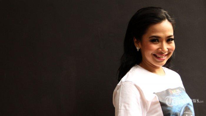 Giliran Feni Rose yang Dilaporkan Deolipa Yumara ke Polisi, 'Ada ... Giliran Feni Rose yang Dilaporkan Deolipa Yumara ke Polisi, 'Ada ...
