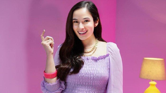 Profil dan Biodata Chelsea Islan, Resmi Nikah dengan Rob Clinton ...