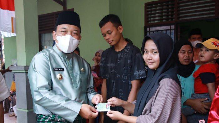Program Bujang Kampung Kembali Diserbu Warga Siak, Amelia Buat KTP ...