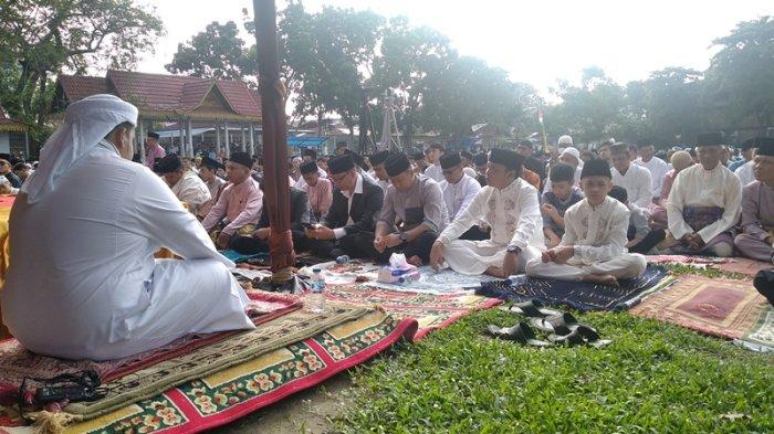 Qori Asal Yaman Jadi Imam Salat Idul Fitri 1444 Hijriah di Lapangan ...