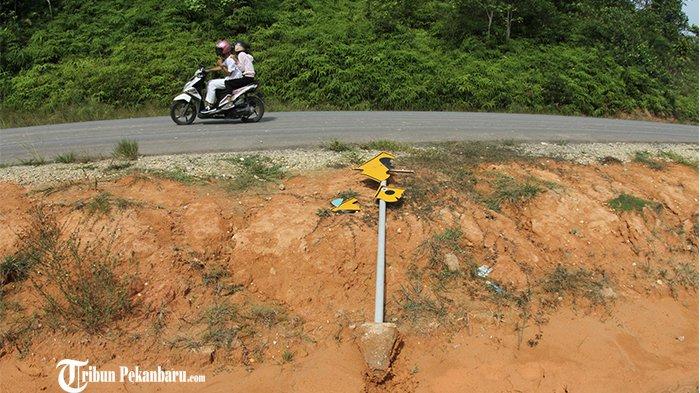 FOTO ; Rambu Lalu lintas di Tenayan Raya Banyak yang Rusak ...