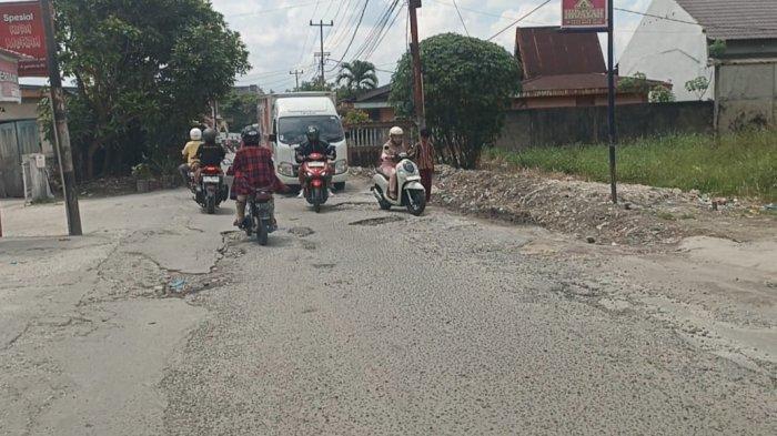 Jalan Garuda hingga Paus Ujung Pekanbaru Rusak, Kalau Hujan Banyak yang ...