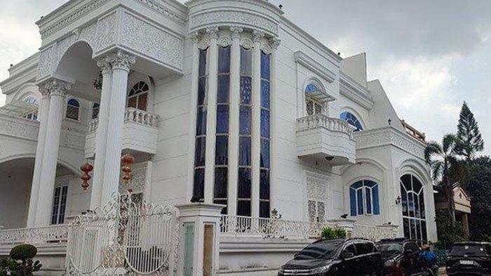 Rumah Mewah Milik Bos Judi Online di Medan Sering Didatangi Pria ...
