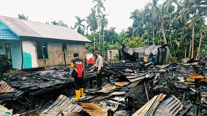 TIGA Rumah Terbakar Jadi Arang,Kerugian Ditaksir Rp 300 Juta, Dari Mana Asal Api? Ini Kata ...