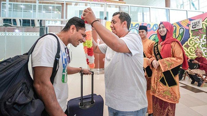 Air Mata Pengantin dan Tari Joget Lambak Sambut 34 Wisatawan ...