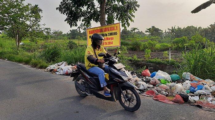 Sampah Menumpuk hingga ke Jalan Lingkungan, Ini Tanggapan DLHK Kota Pekanbaru - Tribunpekanbaru.com