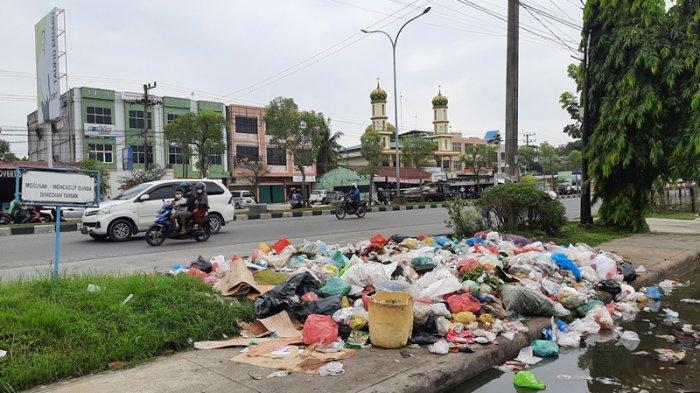 Masalah Sampah di Pekanbaru Jadi Sorotan,Angkutan Sampah Ilegal Buang Sampah Sembarangan,Upaya ...