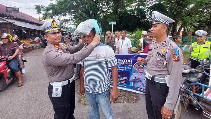 Tak Langsung Tilang, Petugas Satlantas Polres Inhu Malah Beri Helm ...