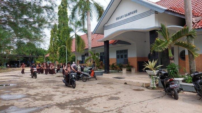 Melahirkan Dalam Kelas Saat Ujian, Siswi SMA di Sampang Hamil Diduga Sejak Masih SMP ...