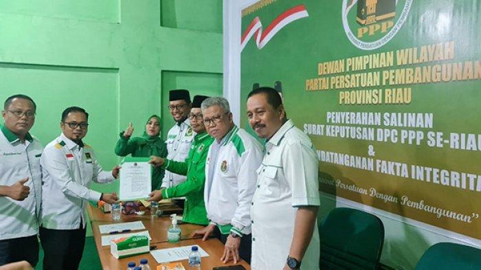 Terima SK DPP dari DPW Riau, Zulfaini Resmi Ketuai DPC PPP Siak Periode ...