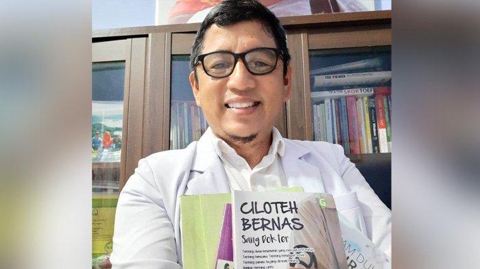 STORY - Kisah Jondri Akmal Sang Dokter Inspiratif dari Siak, Bisa ...