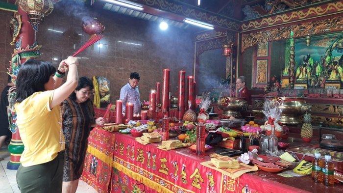 Kisah Vihara Surya Dharma Pekanbaru, Ada Ritual Melewati Bara Api ...