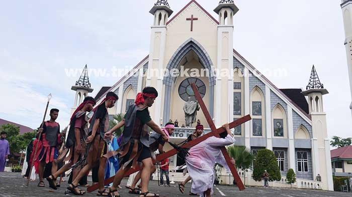 FOTO: Tablo Kisah di Gereja Santo Paulus Pekanbaru - Tribunpekanbaru.com
