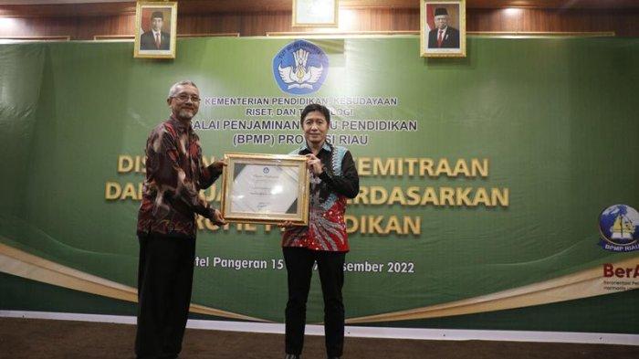 Tanoto Foundation Raih Penghargaan Mitra Pembangunan Pendidikan - Tribunpekanbaru.com