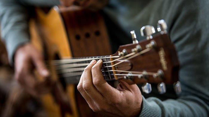 Lirik Lagu Na Pinaborhat Ni Hapogoson Disertai Kunci Gitar dan Terjemahan dalam Bahasa Indonesia ...