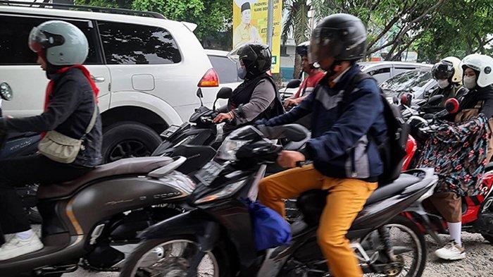 Breaking News Kabut Asap Makin Tebal Masyarakat Mulai Gunakan Masker