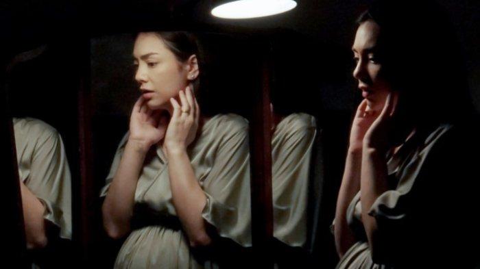 Jangan Dulu di LK21, Nonton Film Sosok Ketiga Full Movie Kisah Mistis di Pernikahan ...