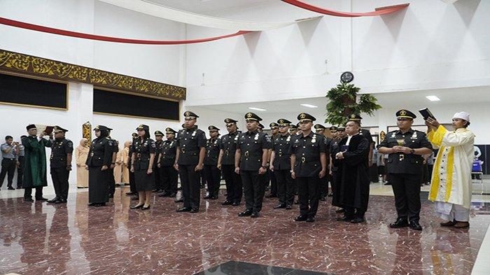 Lantik 35 Pejabat dan PNS, Kakanwil Tito Minta Ciptakan Inovasi - Tribunpontianak.co.id