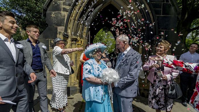 44 Tahun Pacaran Pasangan Ini Akhirnya Menikah Tribunpontianak Co Id