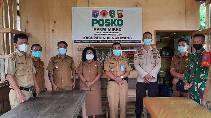 Posko PPKM Skala Mikro Desa Lembang, Kapolsek: Cegah Penyebaran Virus Covid-19 - Tribunpontianak ...