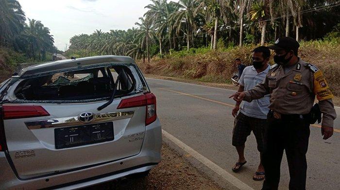 Kecelakaan Lalu Lintas Libatkan Dump Truck Dengan Minibus di Jalan Raya Sosok Kembayan ...