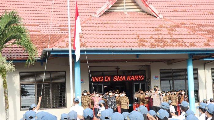 Jadi Pembina Upacara di SMA Karya, Wakapolres Sekadau Imbau Pelajar ...