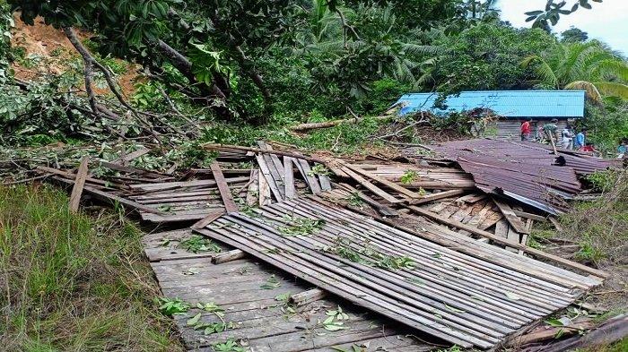 BREAKING NEWS - Satu Rumah di Batu Ampar Kubu Raya Tertimpa Tanah Longsor - Tribunpontianak.co.id