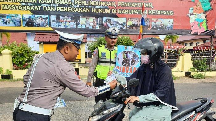 Hari Kedua Operasi Patuh Kapuas 2023, Satlantas Polres Ketapang Tegur Puluhan Pengendara ...