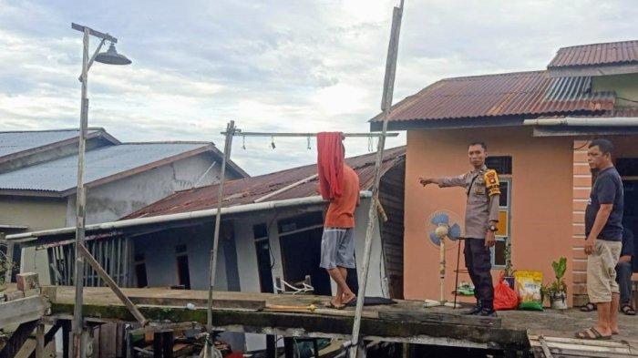 3 Rumah Rusak Terdampak Abrasi di Dusun Keramat 1, Bupati Kubu Raya: Kita Bantu Lewat Bansos ...