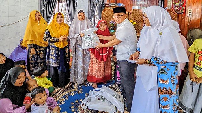 Bersama BKMT, Sujiwo Salurkan Ratusan Paket Sembako untuk Kaum Duafa dan Anak Yatim Kubu Raya ...