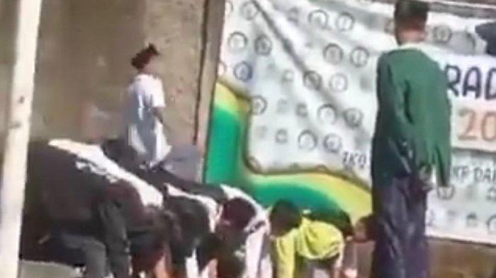 BREAKING NEWS - Video Belasan Siswa SMP Disiksa Senior SMA Depan Guru ... BREAKING NEWS - Video Belasan Siswa SMP Disiksa Senior SMA Depan Guru ...