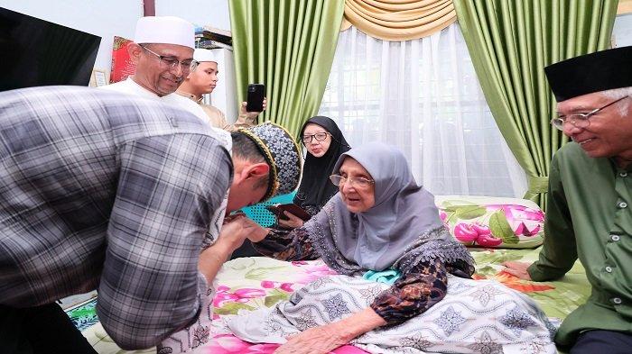 Menteri AHY Serahkan Sertipikat ke Keluarga Hubabah Syarifah Annisa dan ...