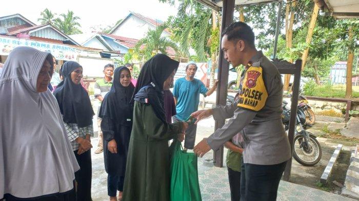 Sambut Idul Fitri, Polsek Nanga Mahap Bagikan 30 Paket Sembako kepada ...