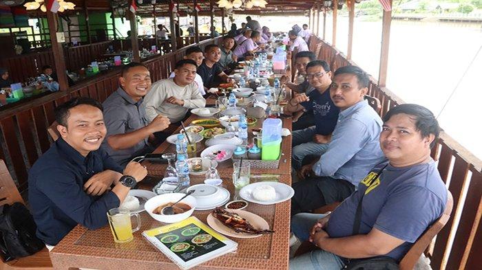 Dandim Mempawah Makan Siang Bersama Insan Pers, Wujudkan Motto Kompak, Sehat, Semangat dan ...