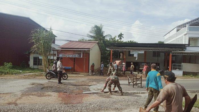 Polsek Benua Kayong Bersama Warga Gelar Kegiatan Gotong Royong ... Polsek Benua Kayong Bersama Warga Gelar Kegiatan Gotong Royong ...