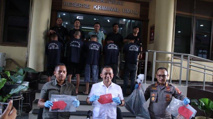 Polda Kalbar Ungkap Kasus Pencurian Modus Pecah Kaca Mobil dan Bobol Jok Motor, Tangkap 5 ...
