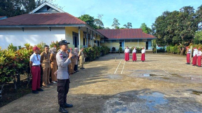 Jadi Pembina Upacara di Sekolah, Ini Pesan Bhabinkamtibmas Polsek Boyan Tanjung ...