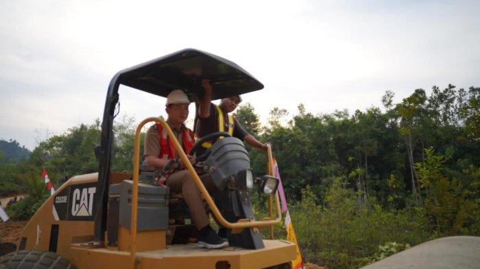DIPA Ruas Jalan Mandai ke Embaloh Hilir dan Nanga Kantuk ke Sungai Antu ...