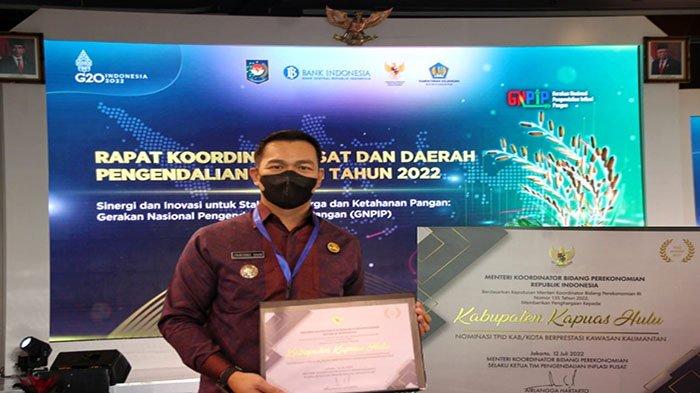 Pemkab Kapuas Hulu Terima Piagam Penghargaan Dalam Pengendalian Inflasi 2022 - Tribunpontianak.co.id