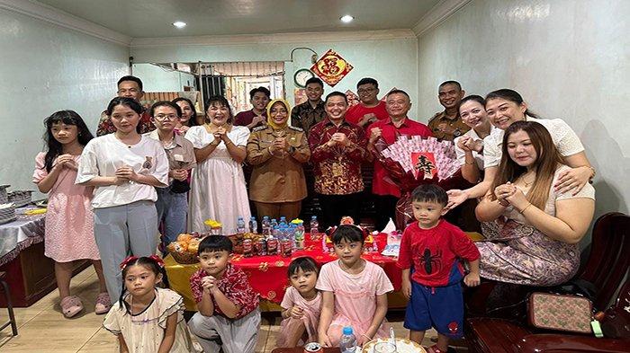 Bupati Mempawah Erlina Silaturahmi Imlek di Mempawah Hilir, Sungai Pinyuh dan Segedong ...