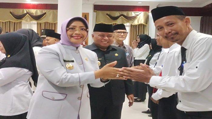 Bupati Mempawah Berikan Pesan Khusus Kepada 46 Kepala Sekolah yang Baru Dilantik ...