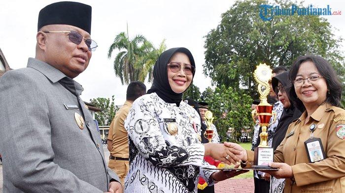 Momen HUT ke-78 PGRI di Mempawah, Guru, Kepsek, dan Pengawas Sekolah Berprestasi Terima ...