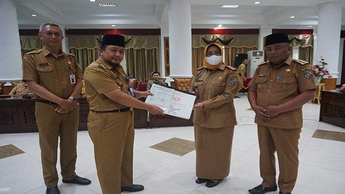 Bupati Erlina Buka Kegiatan Penyampaian SPPT PBB P2 Kabupaten Mempawah 2023 - Tribunpontianak.co.id